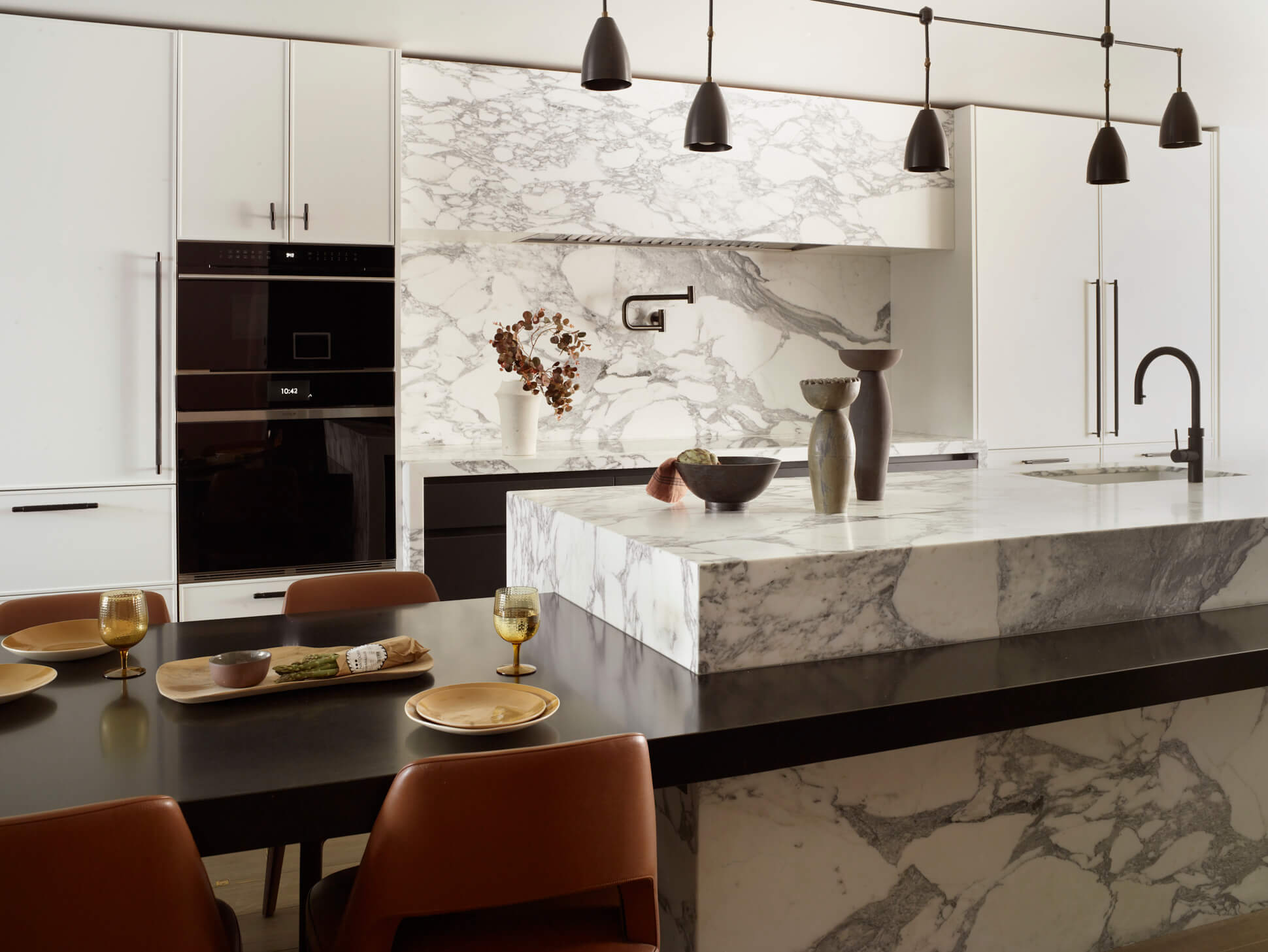 How to mix materials in a luxury kitchen design