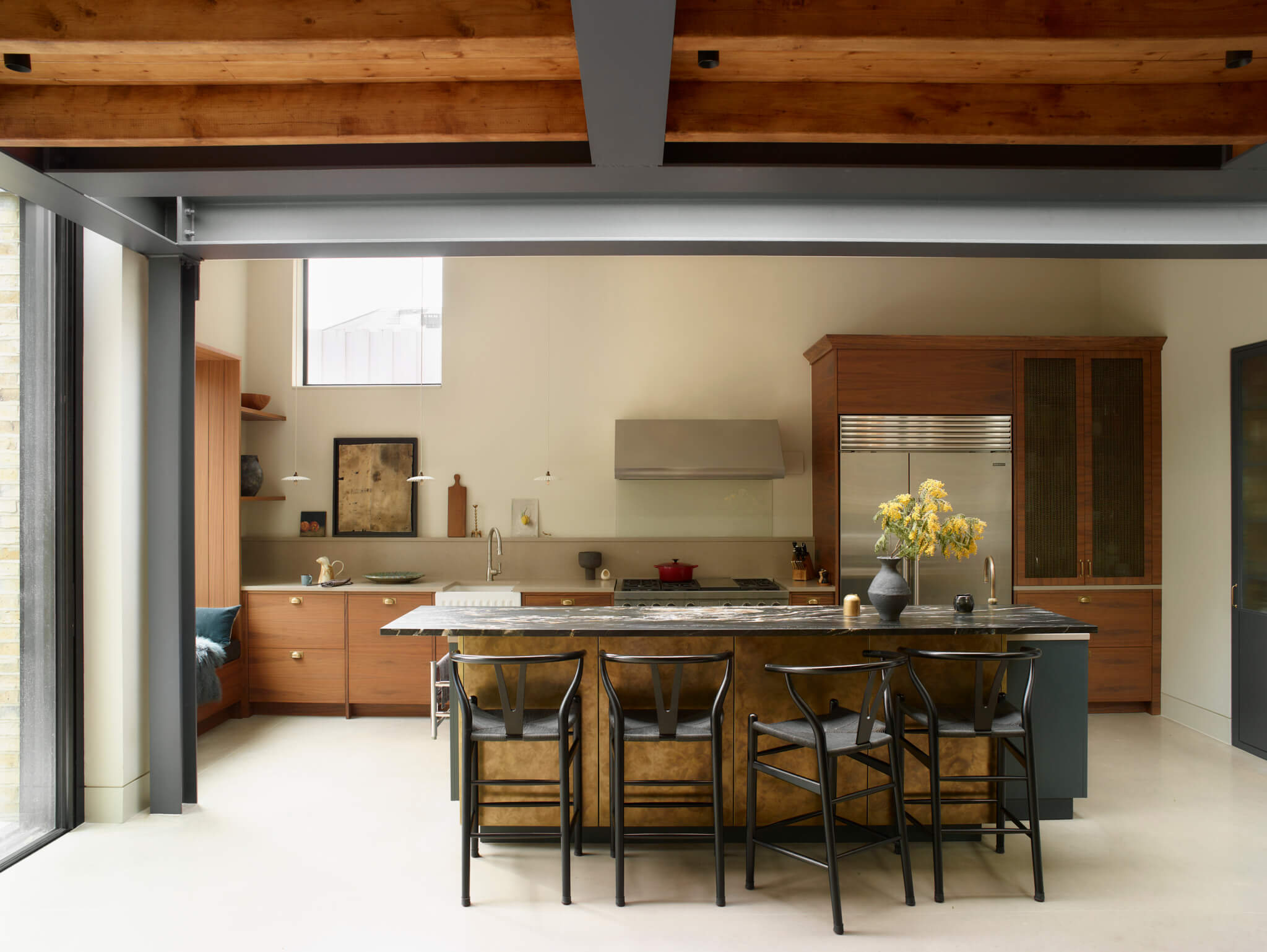 How to mix materials in a luxury kitchen design