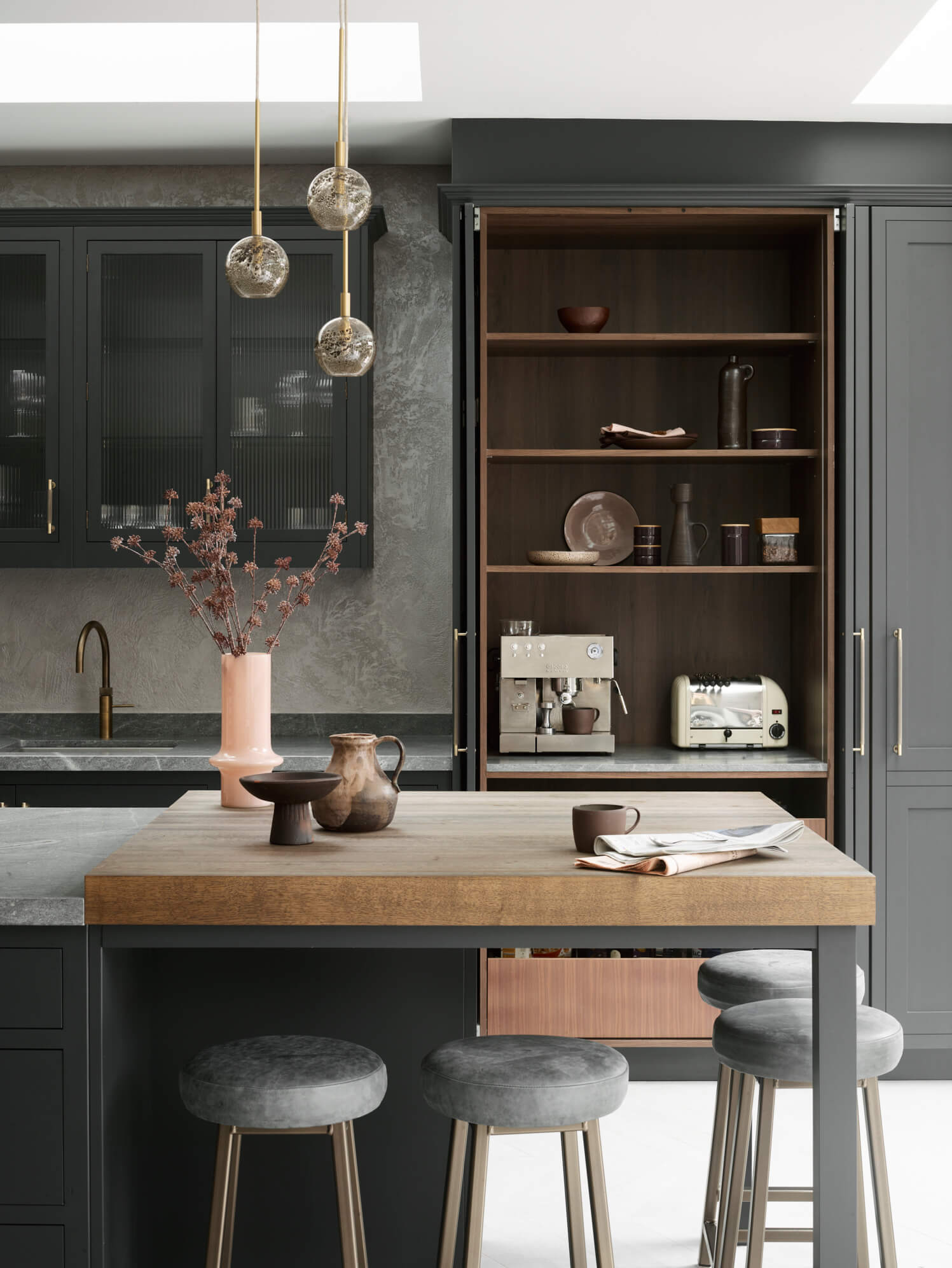 How to mix materials in a luxury kitchen design